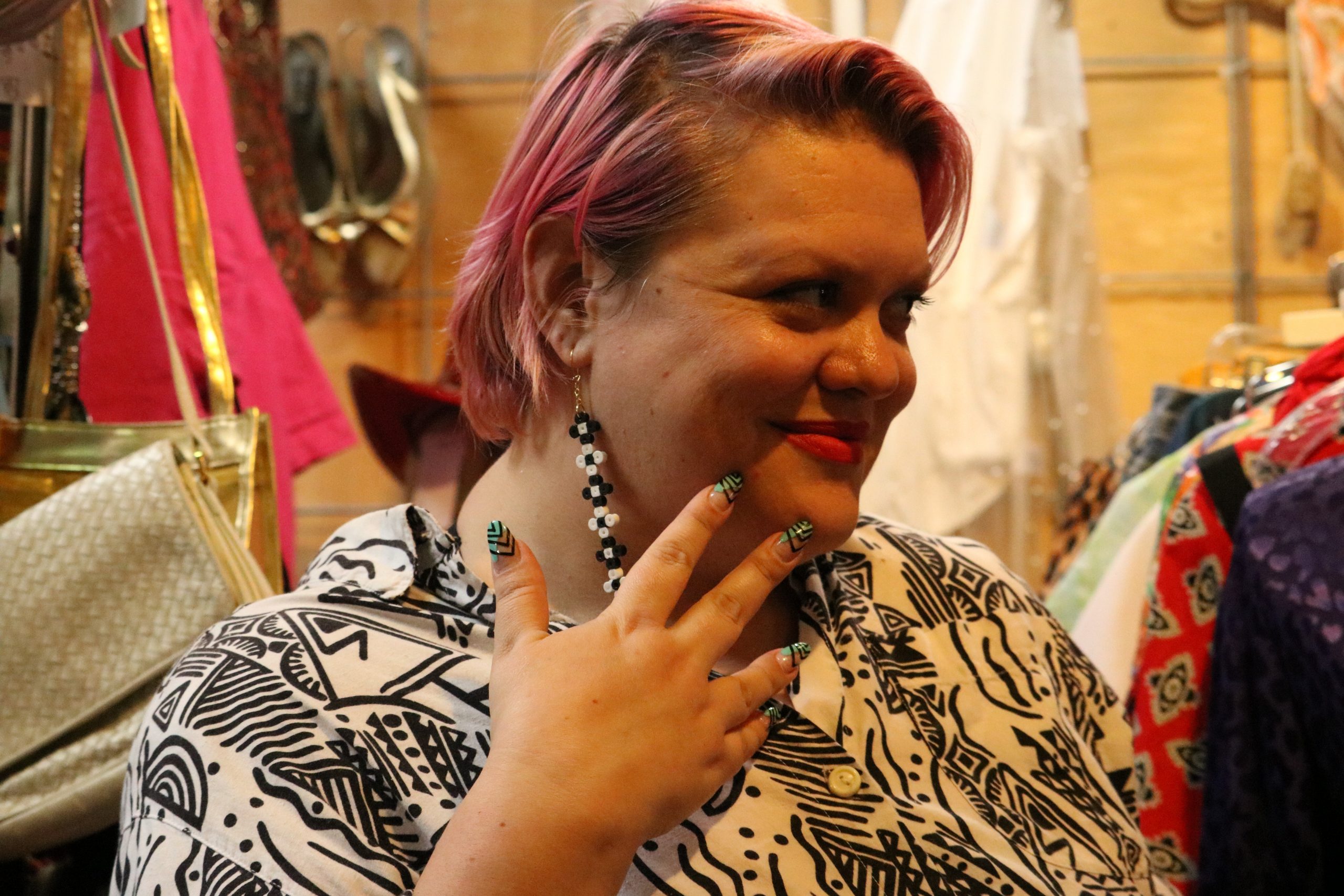 Link Between Representation and Identity: How Self-Embodiment is ...